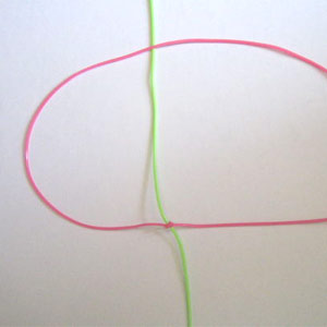 Comment faire un scoubidou ? | Parents.fr