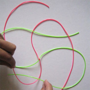 Comment faire un scoubidou ? | Parents.fr