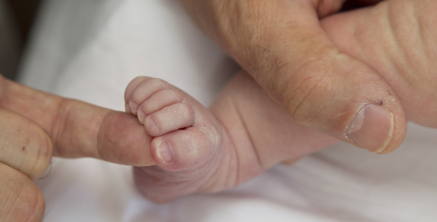 Les fabuleux réflexes du nouveau-né | Parents.fr