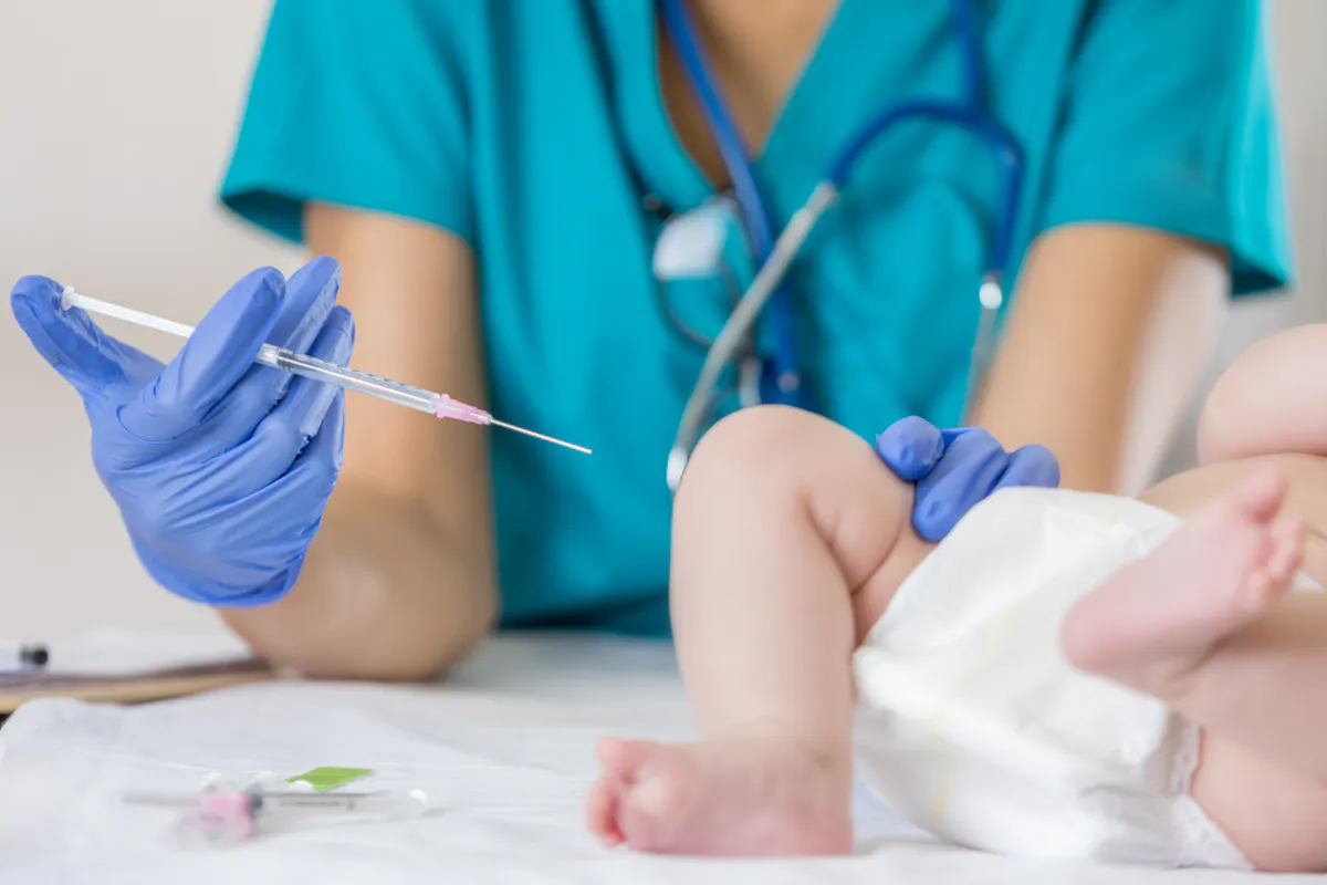 La méningite à méningocoque C : symptômes, traitements et vaccin ...