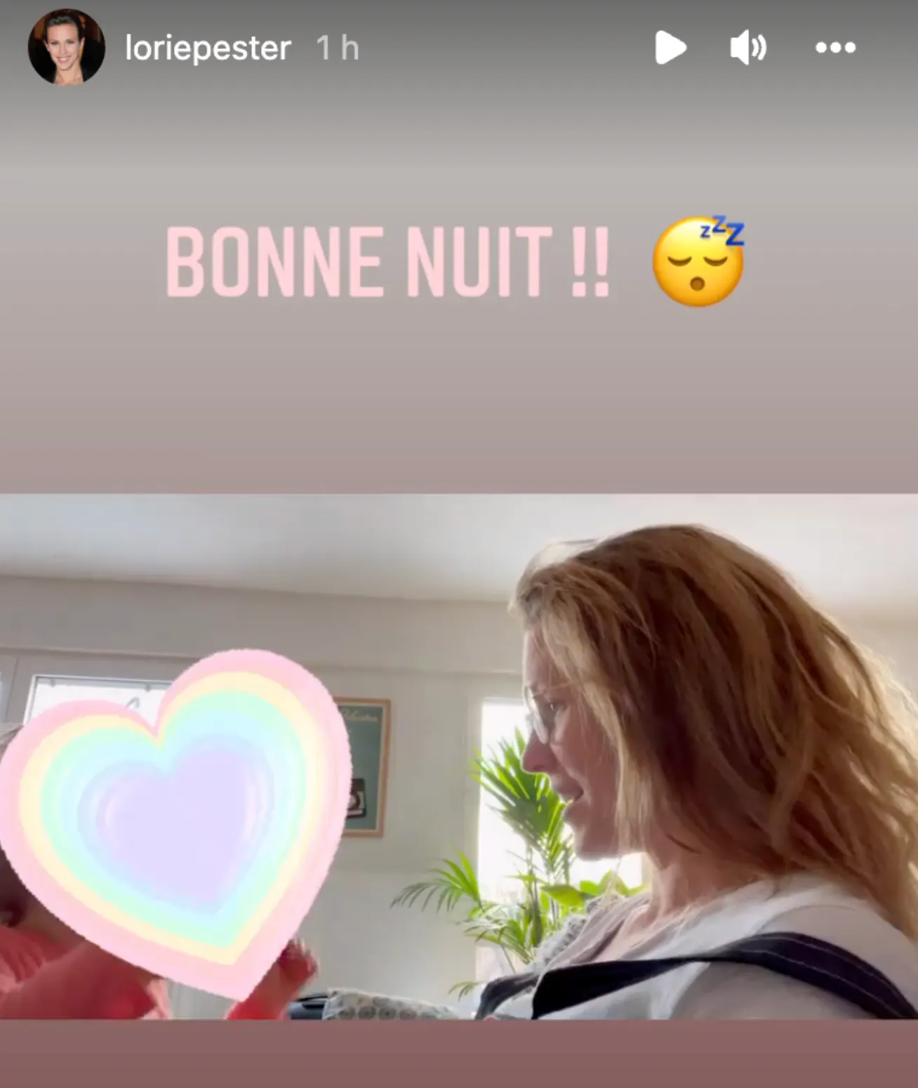 Lorie Pester Cette Vid o Craquante O Elle Apprend La Langue Des Lorie Pester Cette Vid o Craquante O Elle Apprend La Langue Des
