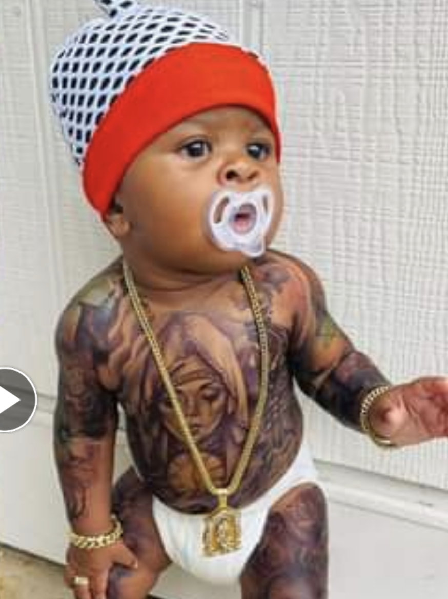 Tatouages : un bébé de 6 mois tatoué sur tout le corps | Parents.fr