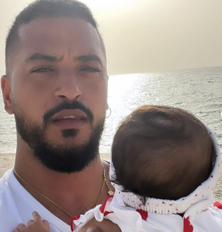 Slimane : sa fille Esmeralda fait ses dents | PARENTS.fr