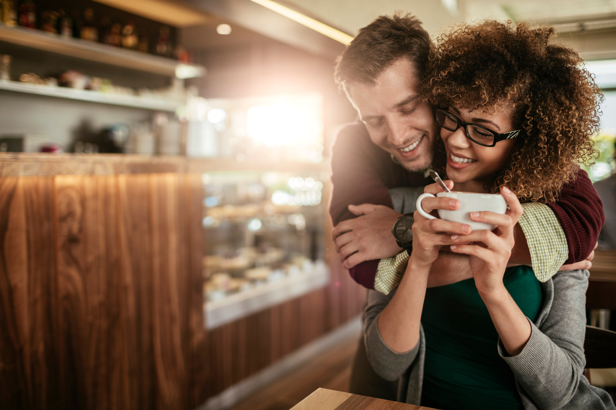 Le câlin idéal dure entre 5 et 10 secondes ! | Parents.fr