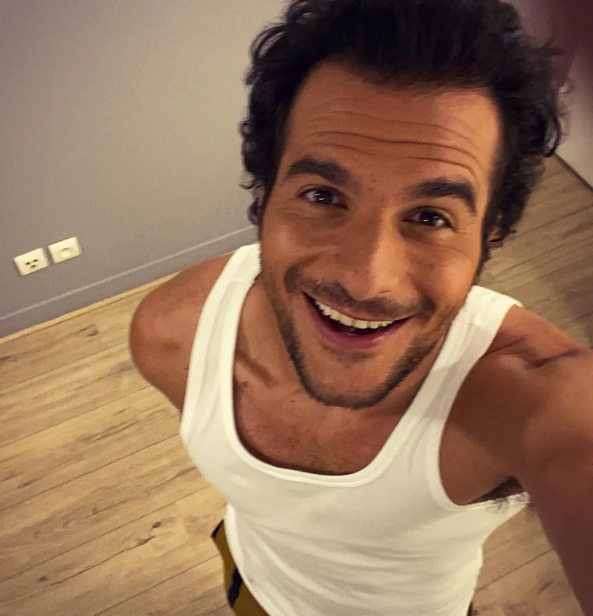 En vacances, Amir partage une photo trop mignonne de son fils ...