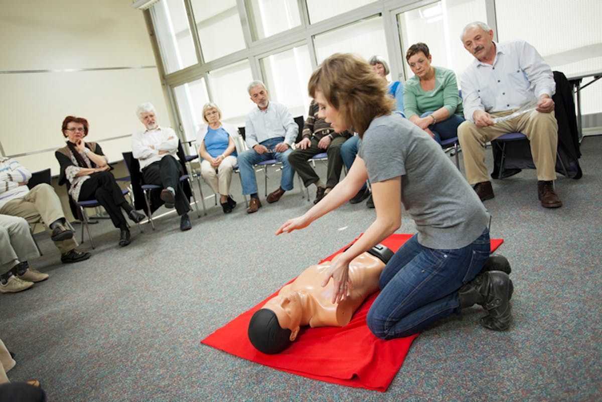 Apprendre les gestes de premiers secours | Parents.fr