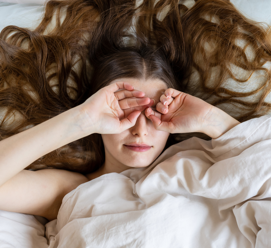 Yeux gonflés au réveil : découvrez une cause méconnue | PARENTS.fr