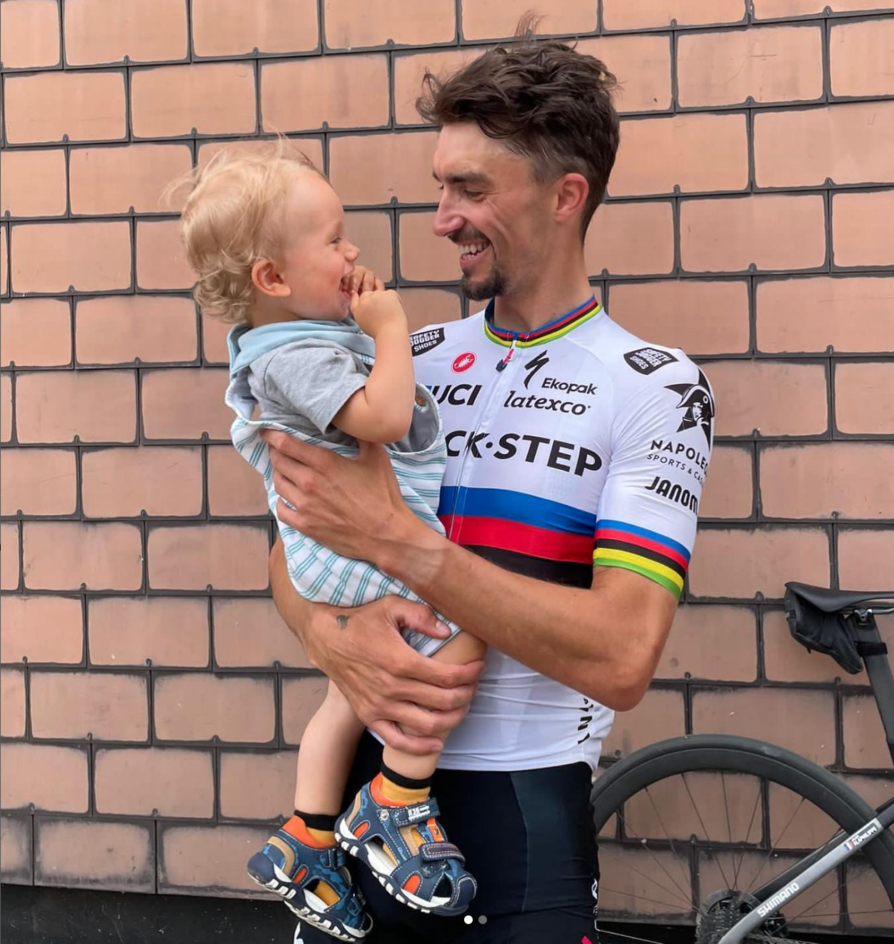 Tour de France : comment Nino, le fils de Julian Alaphilippe, soutient ...