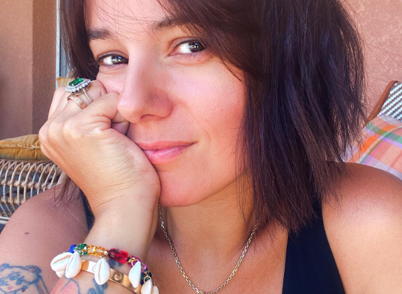 Alizée : sa fille de 3 ans sait déjà nager, la chanteuse explique ...