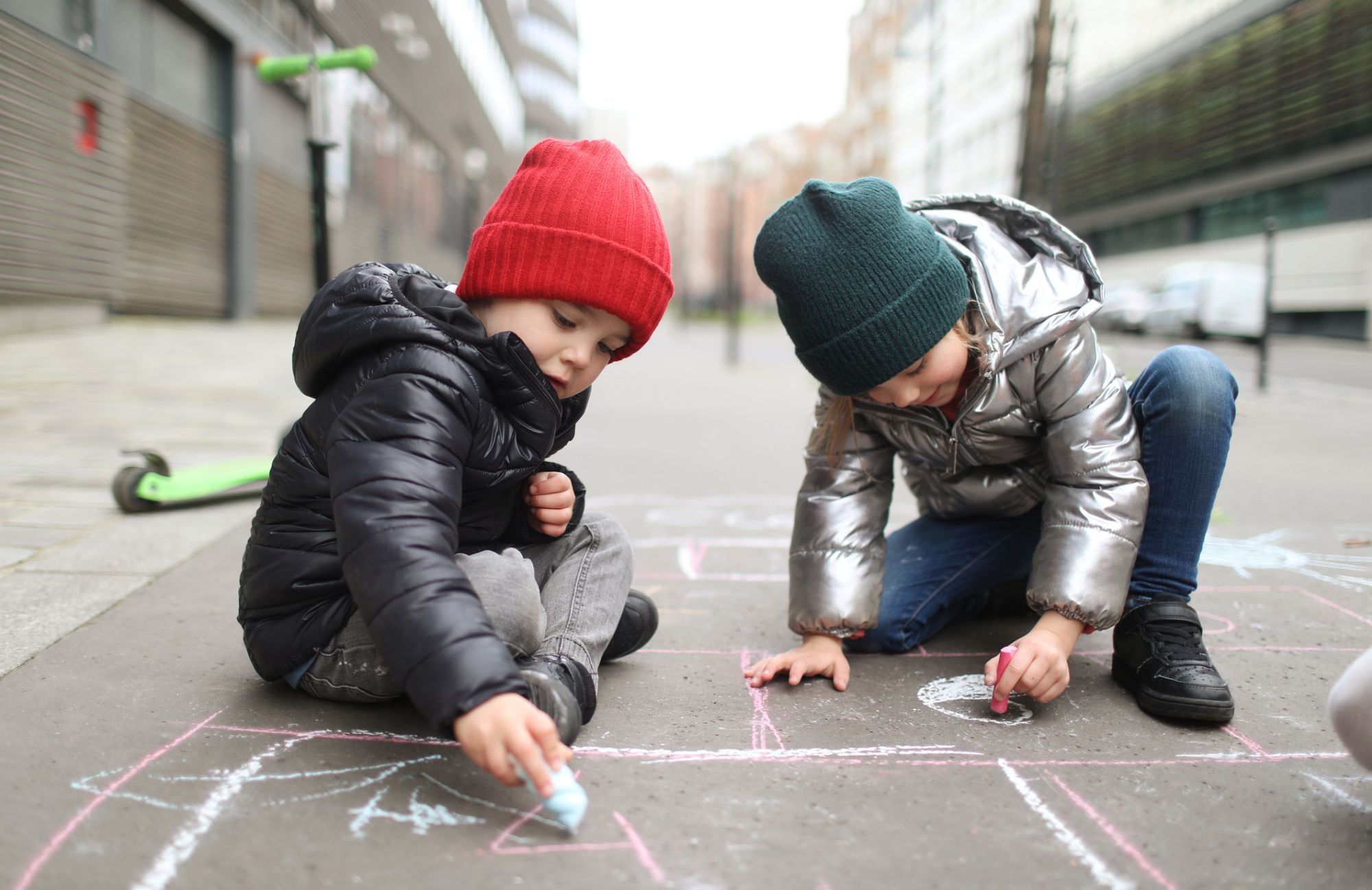 Free-range parenting : quel est ce style de parentalité centré sur la ...