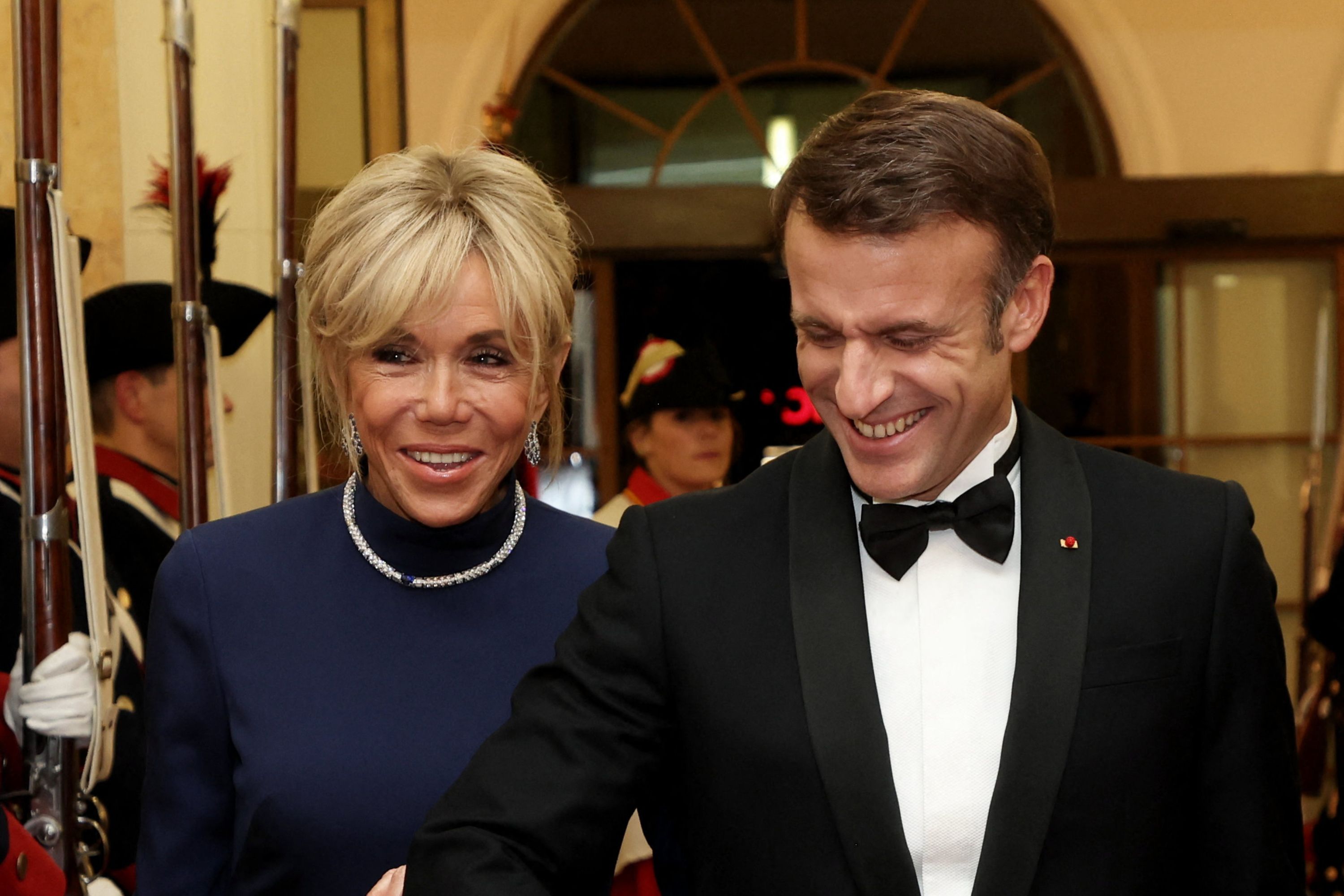 Brigitte Macron évoque sa différence d'âge avec le président de la ...