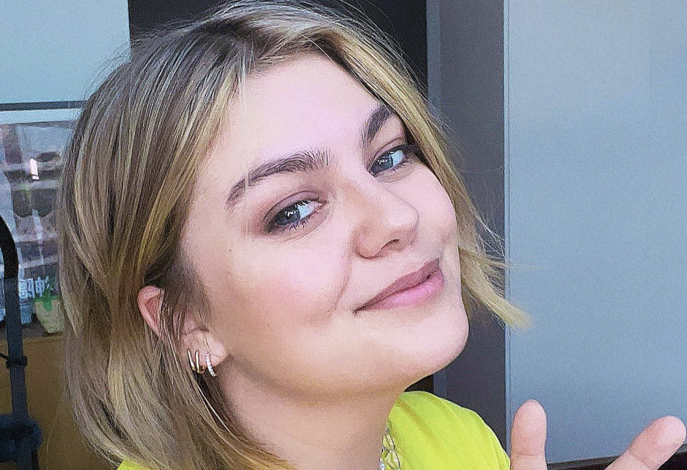 Louane dévoile une très rare (et très jolie) photo de sa grossesse ...