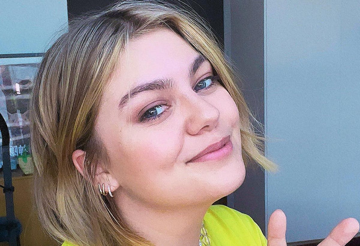 Louane dévoile une très rare (et très jolie) photo de sa grossesse ...