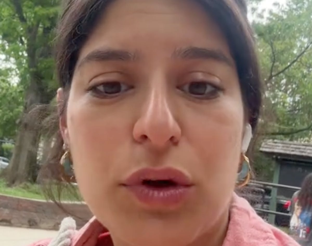 Une coach parentale fat la loi dans un parc pour enfants, les autres ...