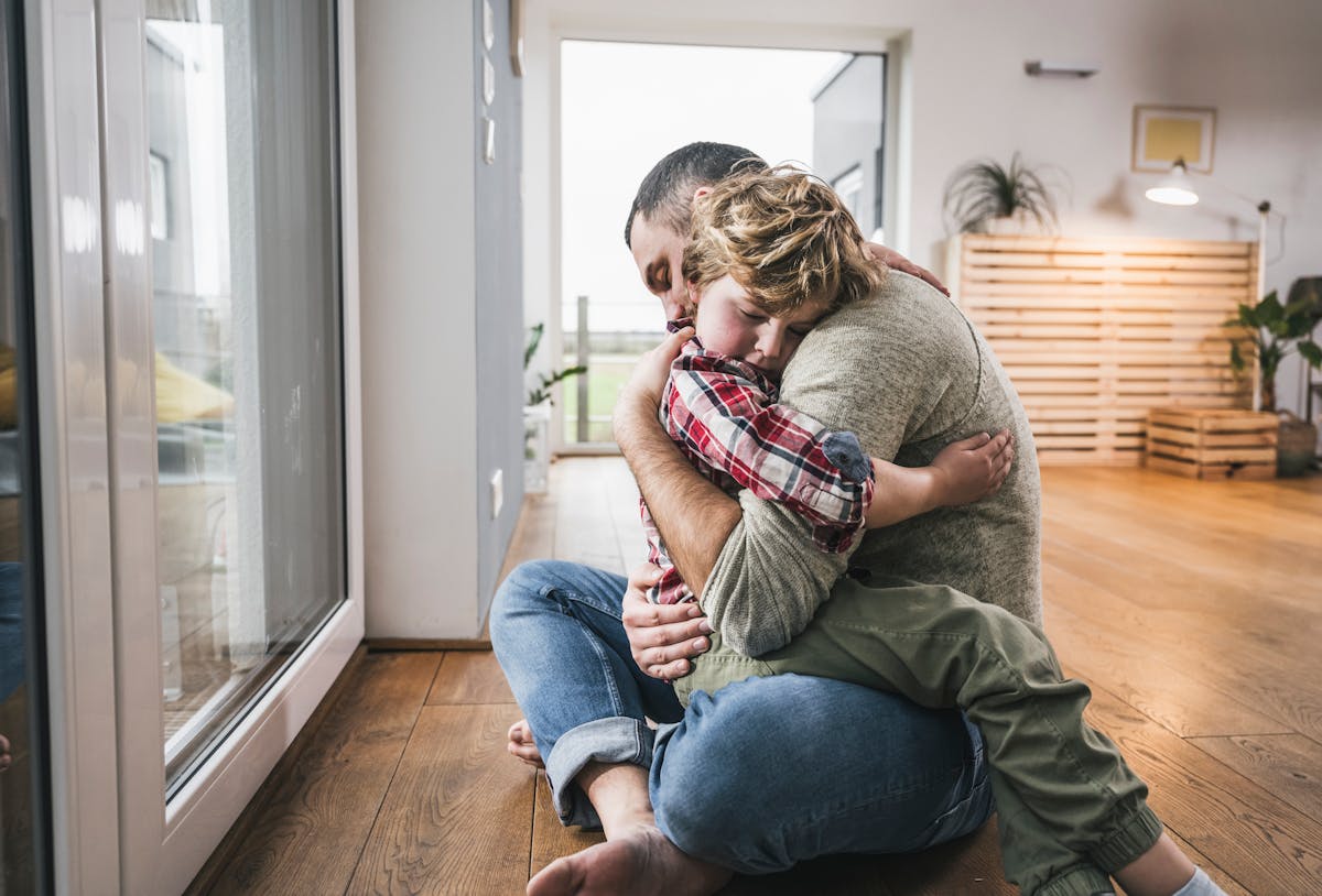 Voici 5 façons de réconforter votre enfant quand il est triste selon un ...