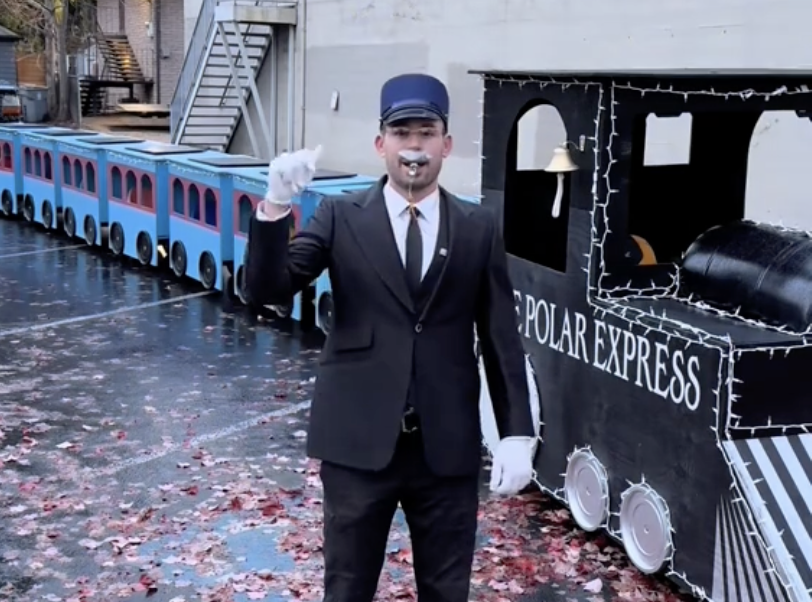 Un papa construit une incroyable réplique du « Pôle Express » pour sa ...