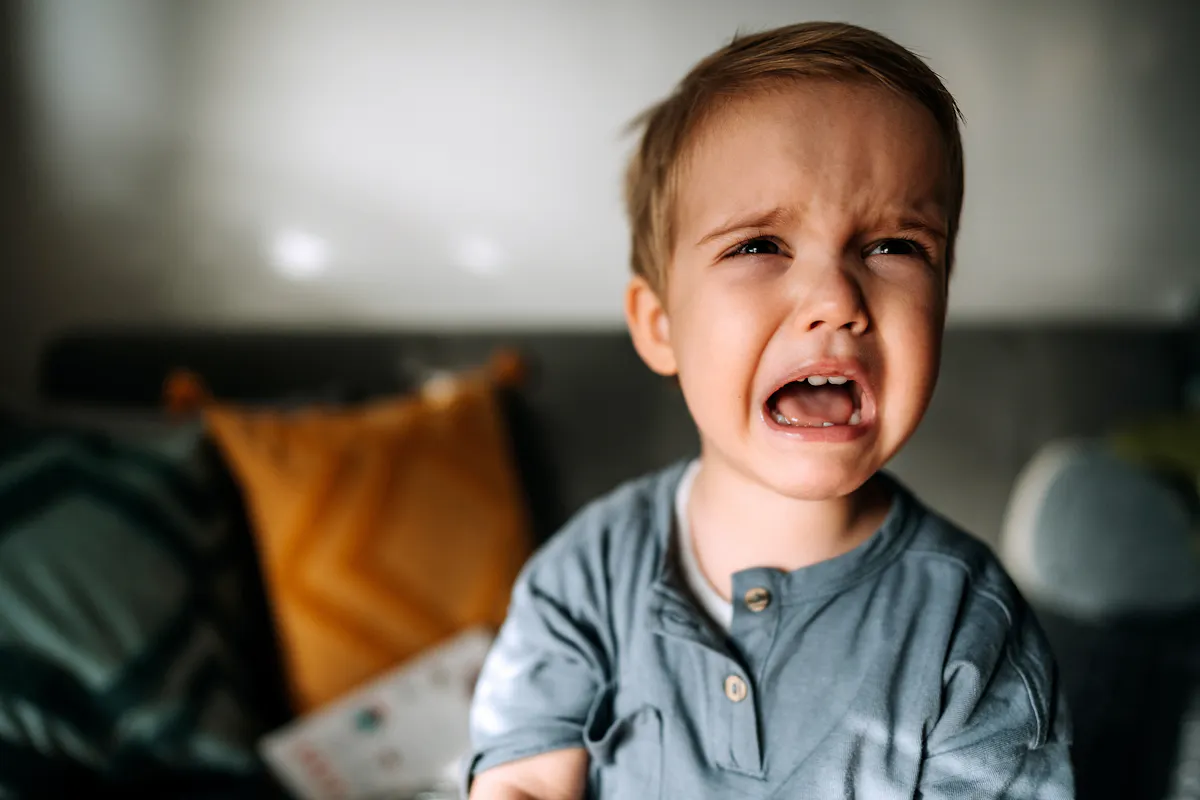 Voici pourquoi il est sain de laisser votre enfant pleurer selon une ...