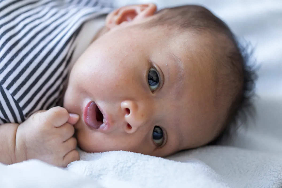 Comment savoir si mon bébé à un frein de lèvre ? | Parents.fr