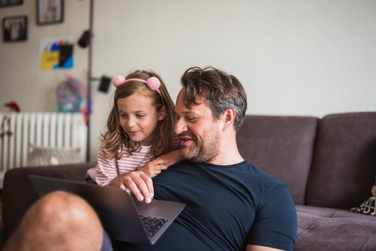 Voici comment devenir un bon modèle pour votre enfant selon une psy ...