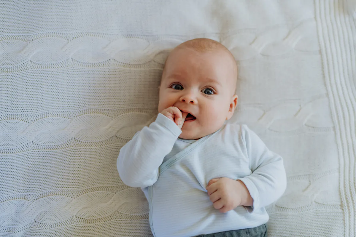 Poussées dentaires de bébé : le clou de girofle, remède naturel ...
