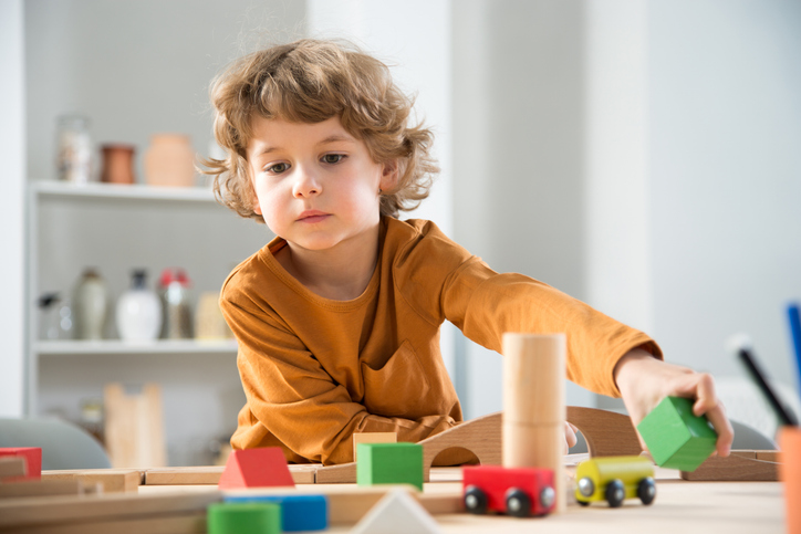 Prénoms mixtes : 27 idées rétro et épicènes qui font sensation | Parents.fr