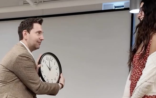 Un professeur teste ses étudiants, la plupart ne savent pas lire l ...