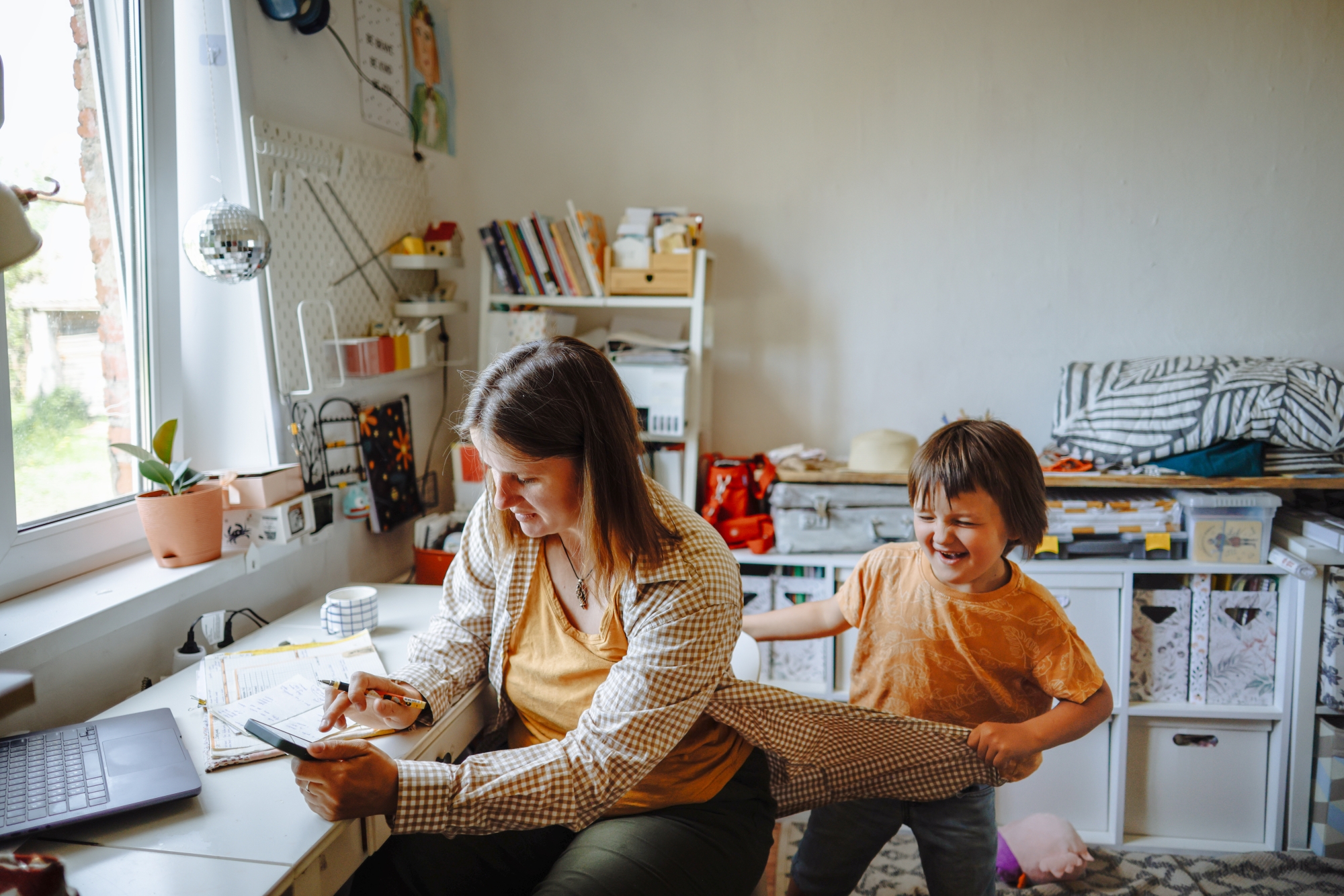 Pourquoi le mois de juin fait exploser la charge mentale ? | Parents.fr