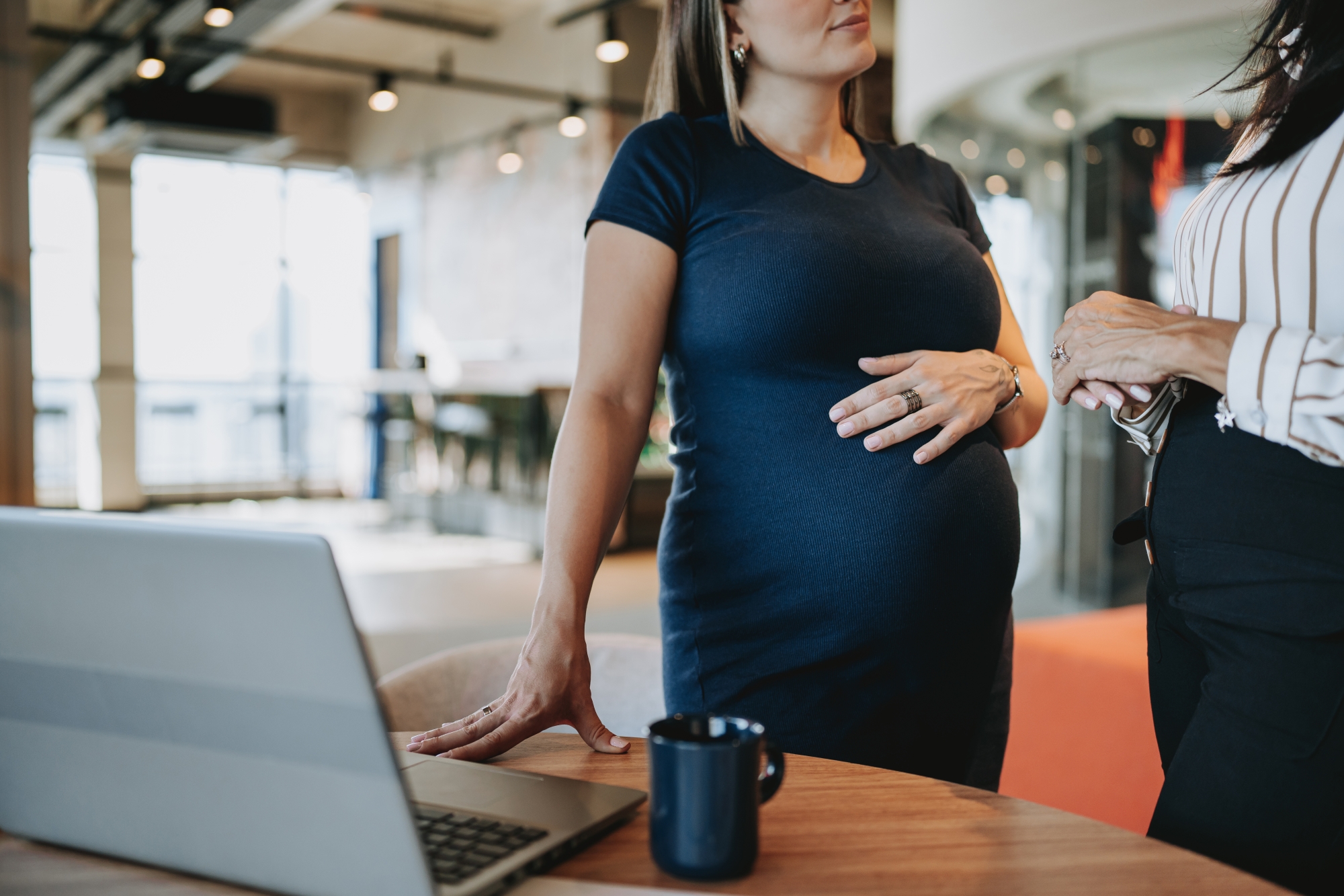 Une femme enceinte est-elle obligée d'informer son employeur ? La ...